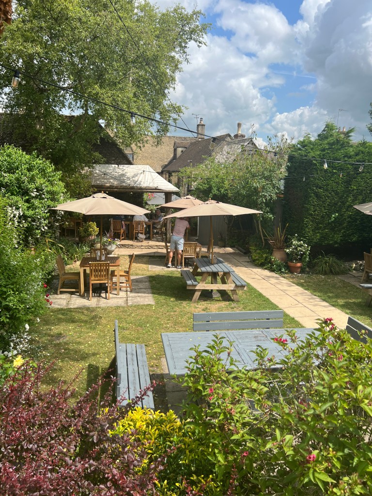 The Angel at Burford - Award-winning gastro pub with rooms located in ...